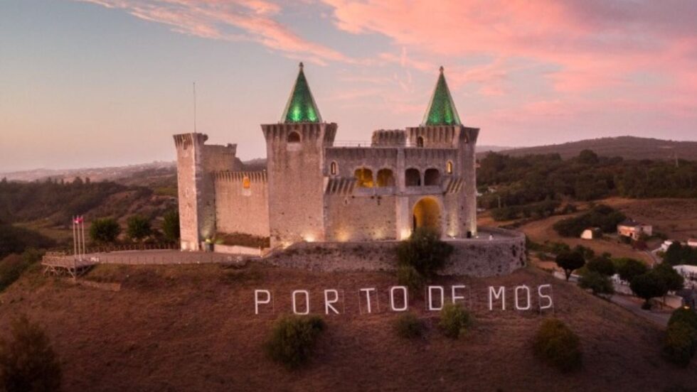 Rainha Santa Isabel guia turistas pelo Castelo | Jornal O Portomosense